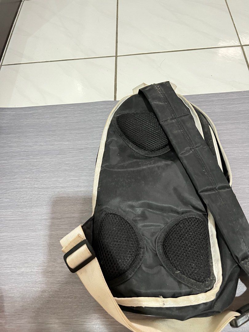 hotto windo slide bag, Men's Fashion, Bags, Backpacks on Carousell