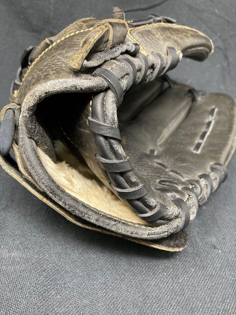 Mizuna leather softball glove 10", Sports Equipment, Sports & Games ...