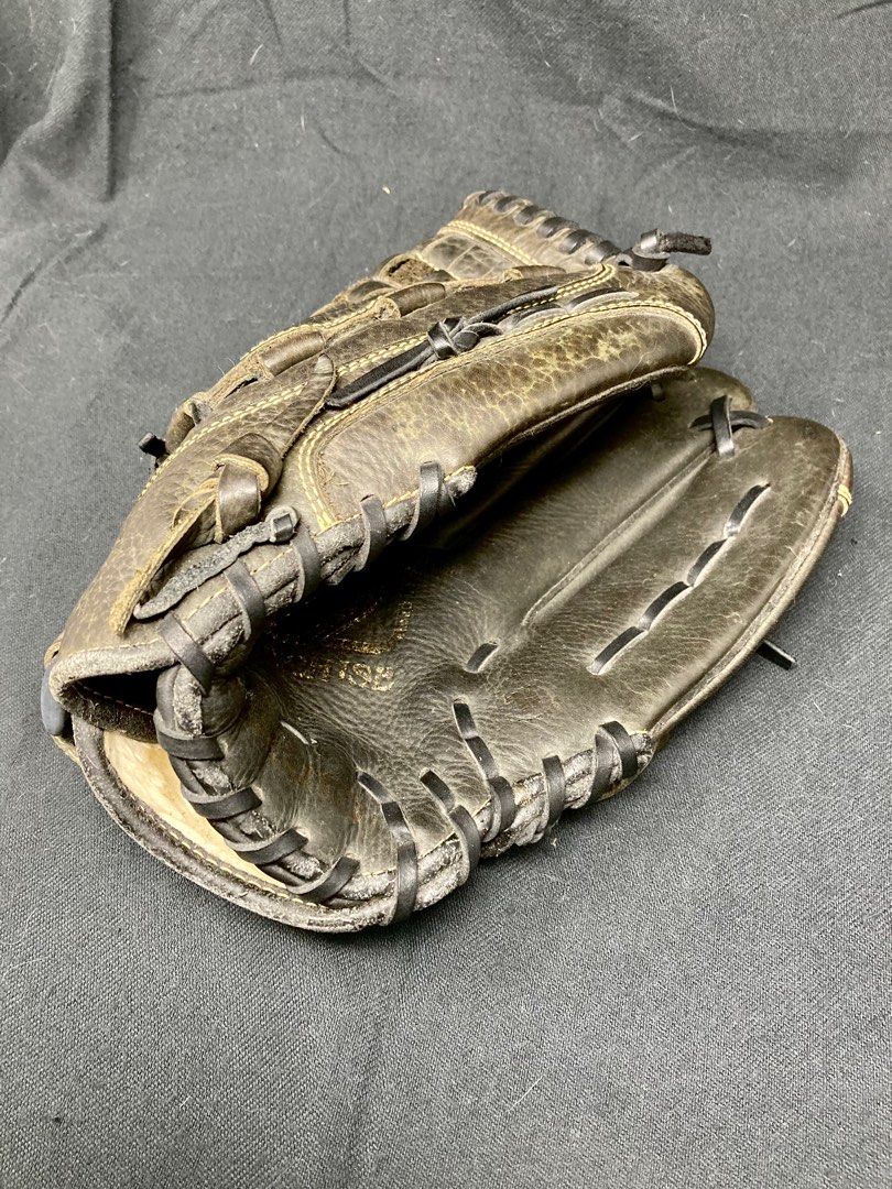 Mizuna leather softball glove 10", Sports Equipment, Sports & Games ...