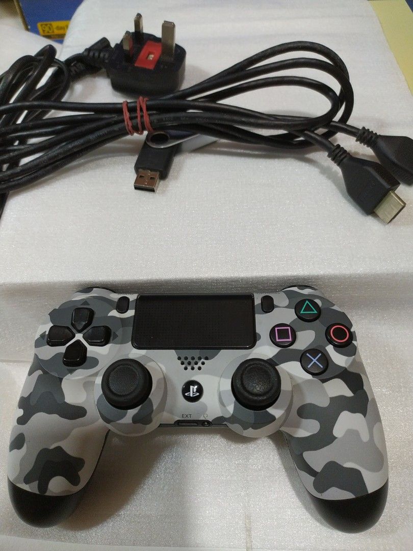 Modded PS4 on firmware 9.00 Goldhen. Full set with box, Video Gaming ...
