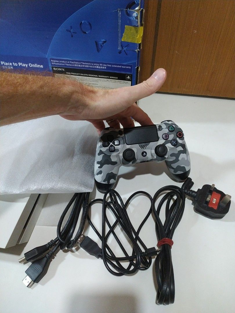 Modded PS4 on firmware 9.00 Goldhen. Full set with box, Video Gaming ...