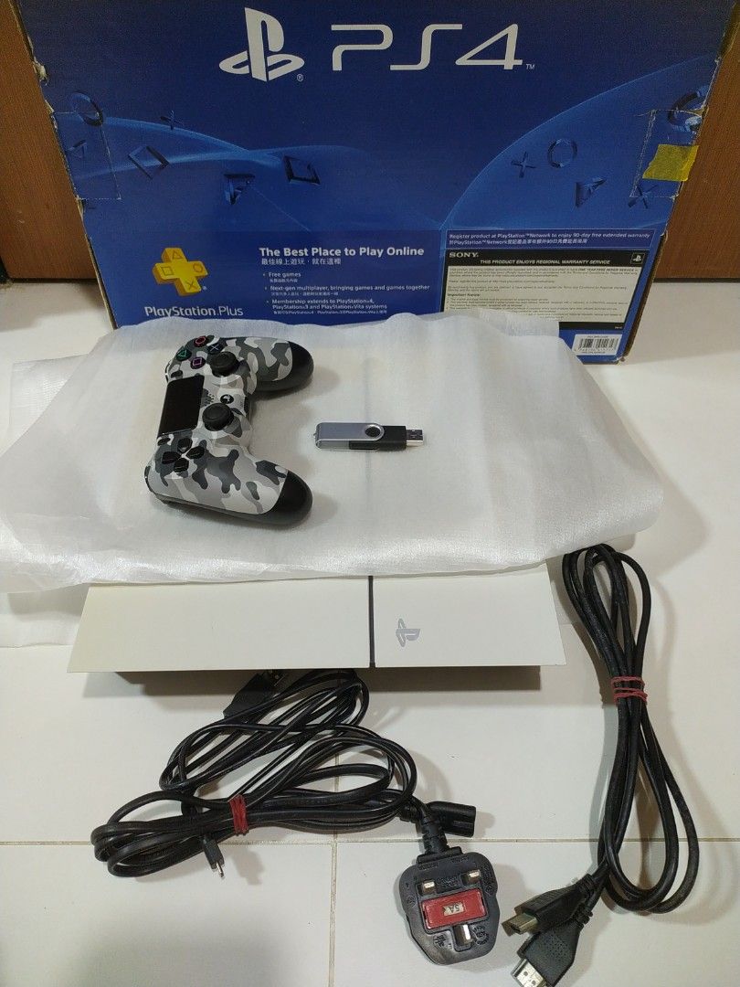 Modded PS4 on firmware 9.00 Goldhen. Full set with box, Video Gaming ...