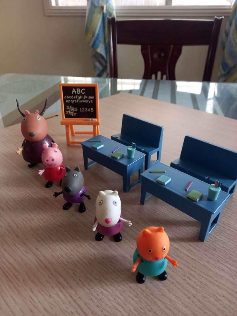 Peppa Pig classroom set original, Hobbies & Toys, Toys & Games on Carousell