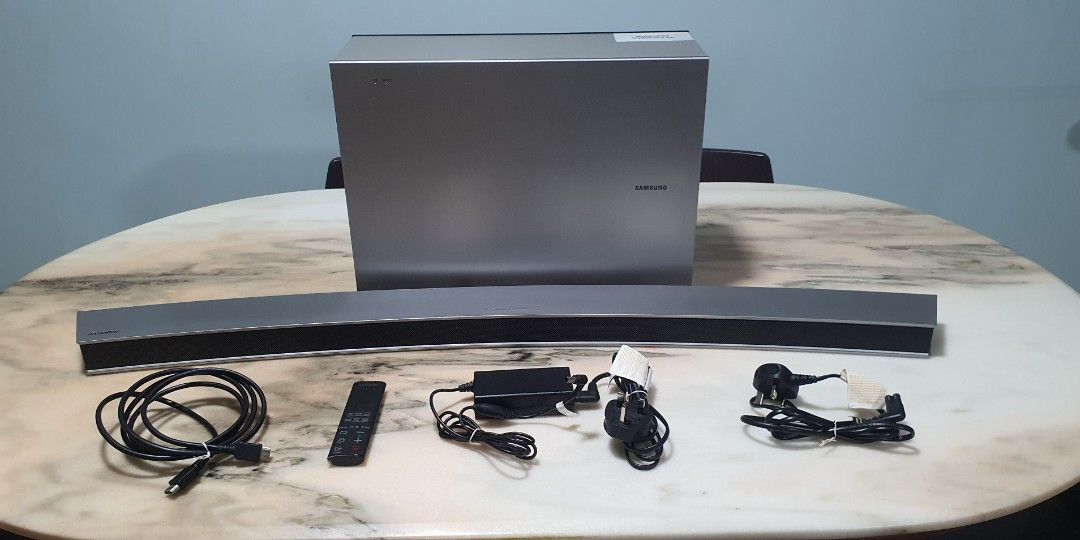 Samsung curved sound bar with sub-woofer, Audio, Soundbars, Speakers ...