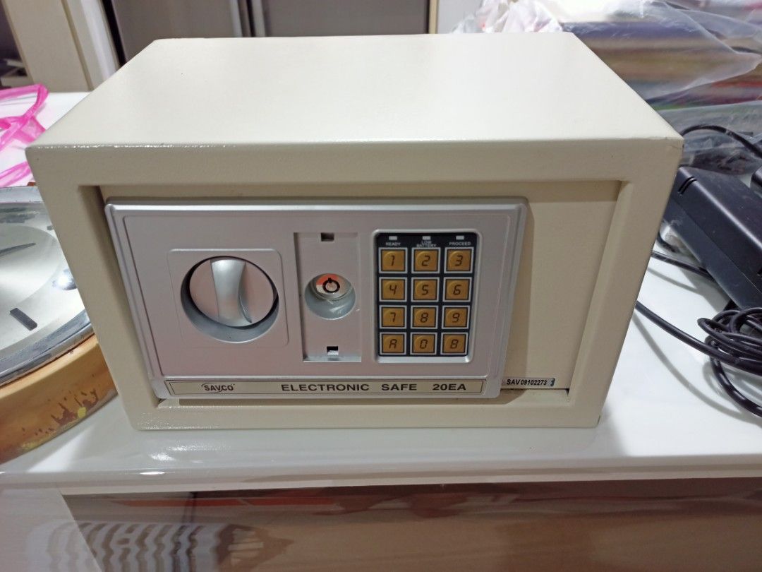 Savco electronic safe, Furniture & Home Living, Security & Locks, Safe ...