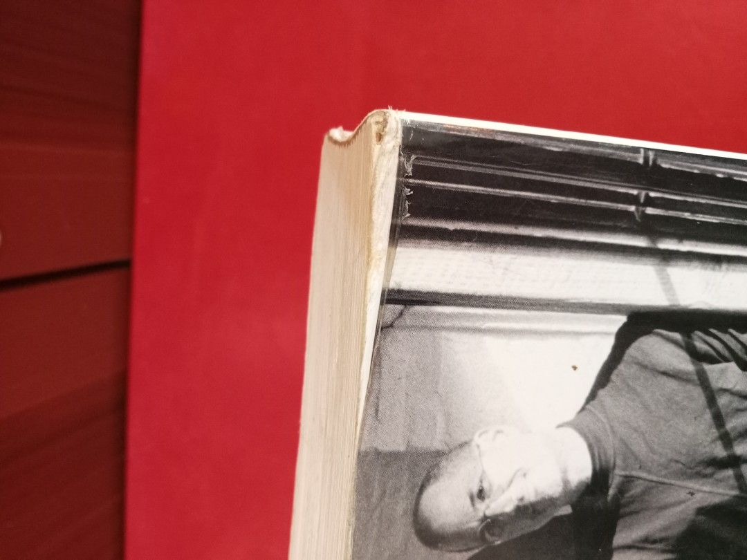 Steve jobs book, Hobbies & Toys, Books & Magazines, Storybooks on Carousell