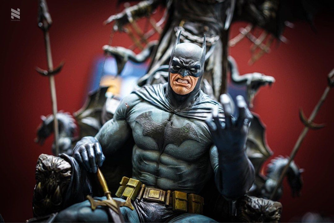 Super Bundle Set! Queen Studios Batman On Throne Premium & Batman Who ...
