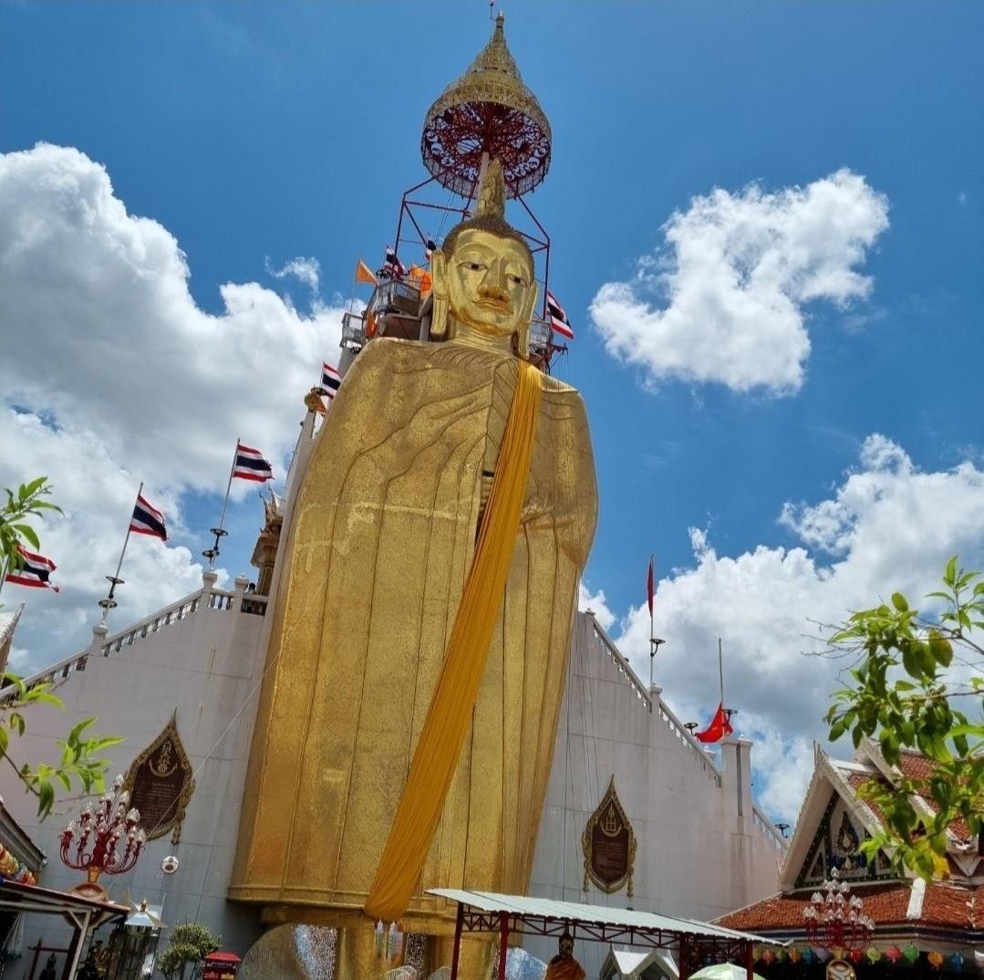 Wat Inn Phra Somdej Be.2552 Silver Mask, Everything Else on Carousell