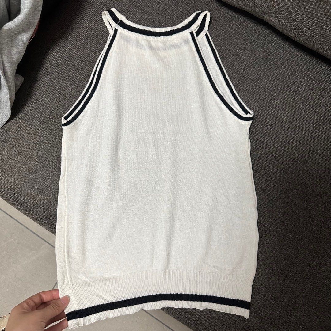 White halter top / singlet, Women's Fashion, Tops, Sleeveless on Carousell