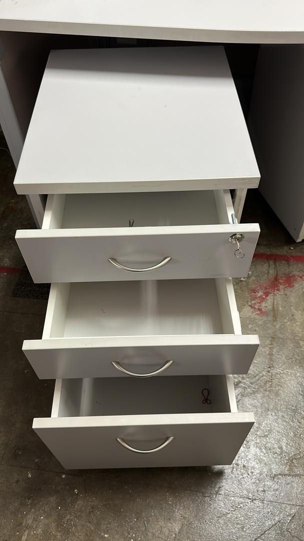 6 Seater 4ft Workstation With Drawer, Furniture & Home Living ...