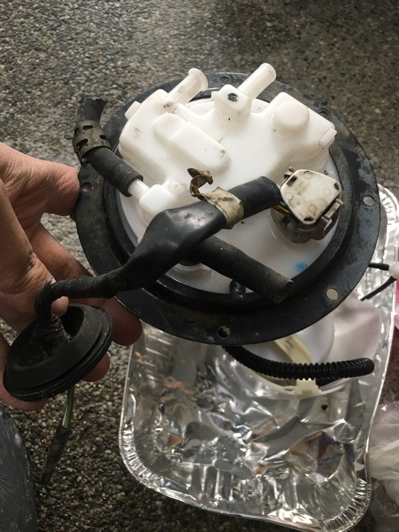 Toyota Altis 2013 Fuel filter assembly with fuel pump, Car Parts ...