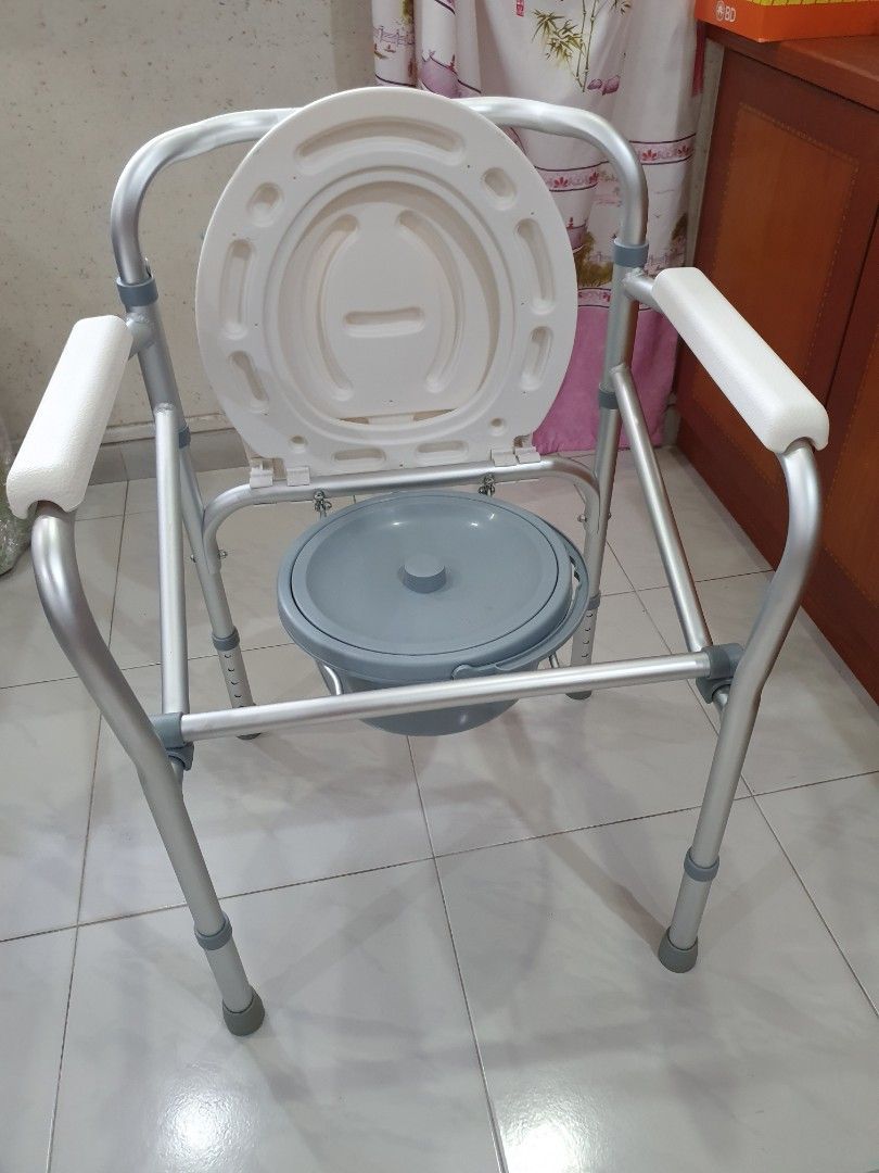 Aluminium Foldable Stationary Toilet Commode/Shower Chair, Health ...