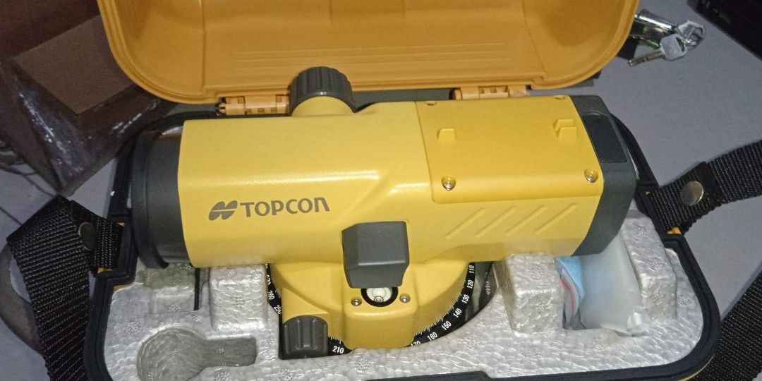 Auto level Topcon, Commercial & Industrial, Construction & Building ...