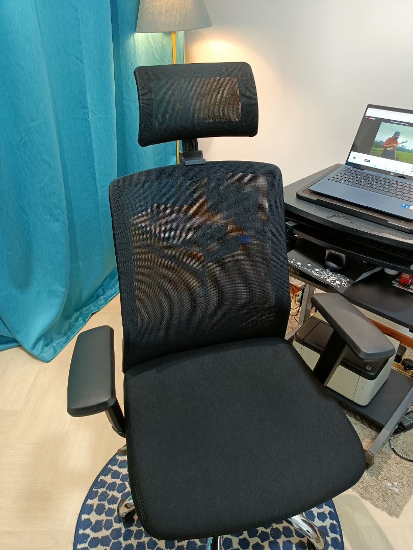 Computer Swivel Chair Available till 12th Dec, Furniture & Home Living ...