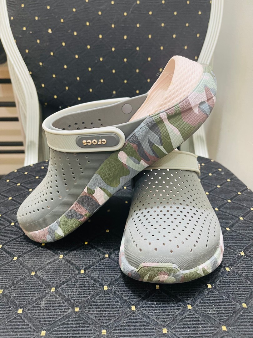 Crocs lite ride, Women's Fashion, Footwear, Slippers and slides on ...