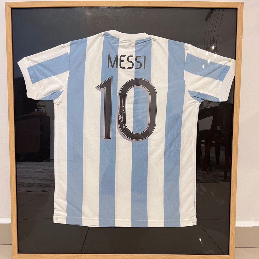 Exclusive Signed jersey of Lionel Messi, Hobbies & Toys, Memorabilia ...