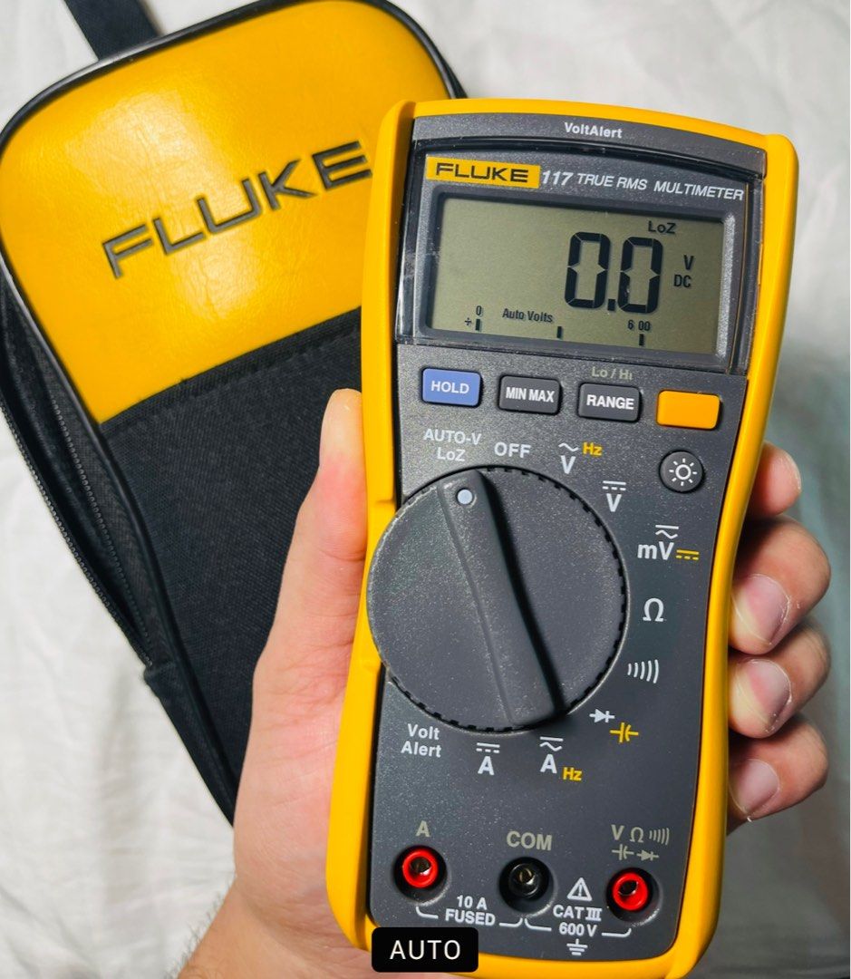 Fluke 117 Professional Digital Multimeter, Commercial & Industrial, Industrial Equipment on ...