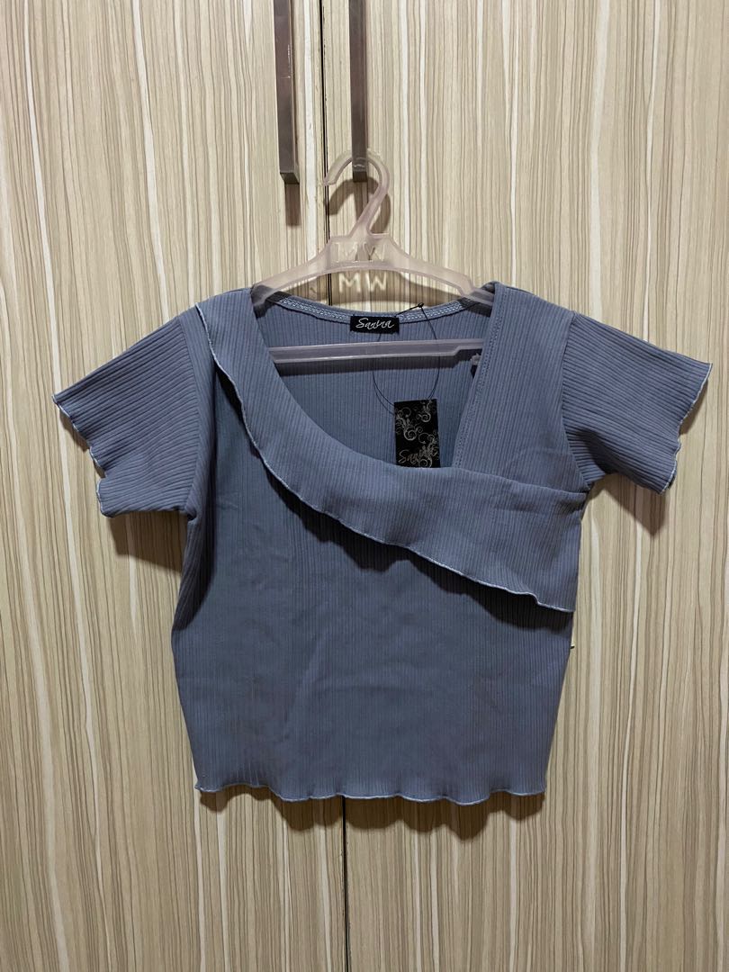 Gray Semi Cropped Top, Women's Fashion, Tops, Shirts on Carousell