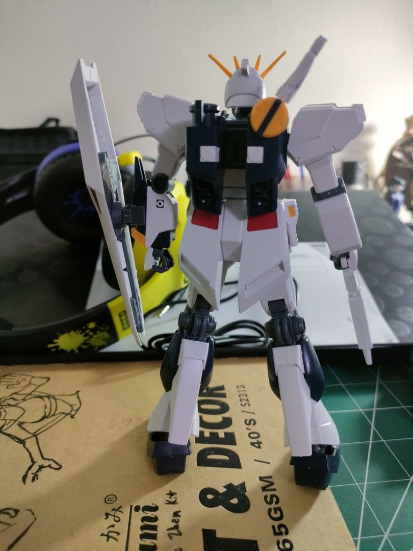 Gunpla Entry Grade RX-79 Londo Bell unit (Amuro Ray's mobile suit ...