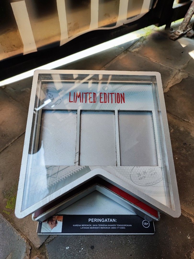 Iklan Standing Display Original Rokok Marlboro, Antik, Pajangan di ...