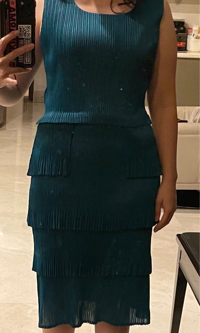 Dress tosca pleats, Fesyen Wanita, Pakaian Wanita, Gaun & Rok di Carousell