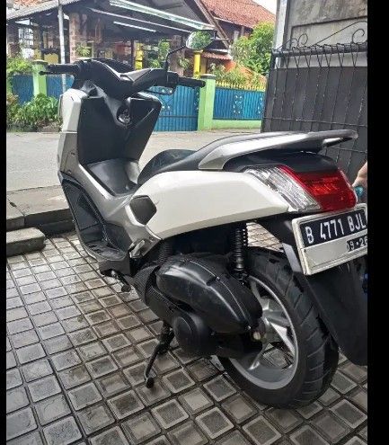 Yamaha nmax 2016 putih pajak panjang lengkap, Motor di Carousell