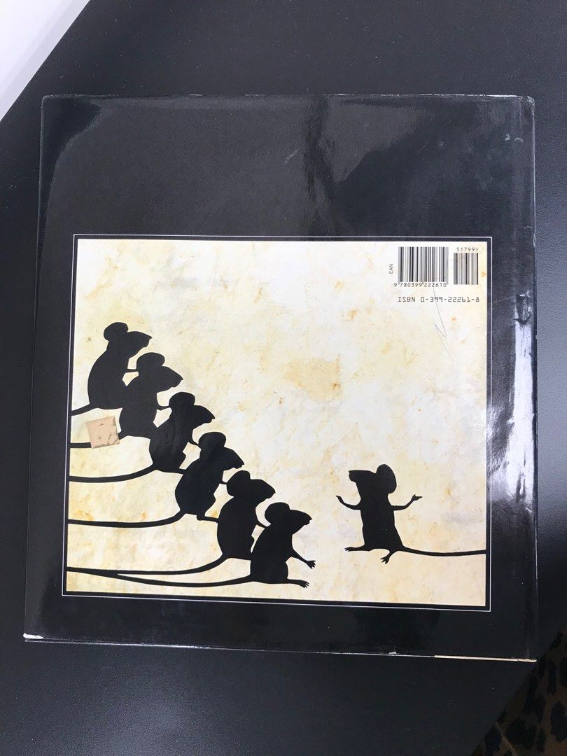 Seven Blind Mice by Ed Young, 興趣及遊戲, 書本 & 文具, 小說及非小說 - Carousell