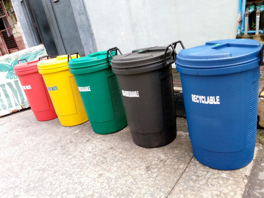 TROLLING TRASH BIN, Furniture & Home Living, Cleaning & Homecare ...