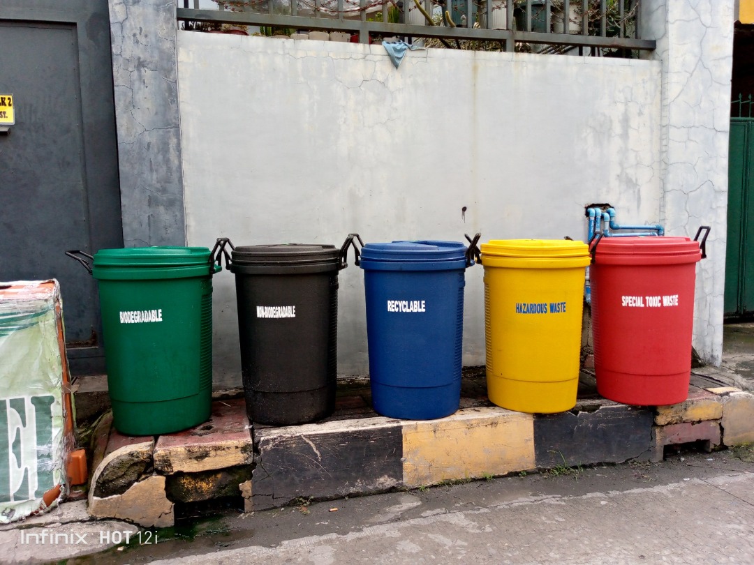 TROLLING TRASH BIN, Furniture & Home Living, Cleaning & Homecare ...