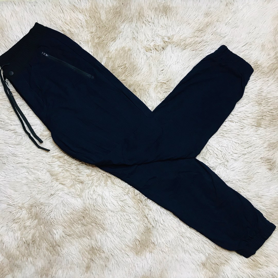 Uniqlo pants jogger type, Men's Fashion, Bottoms, Joggers on Carousell