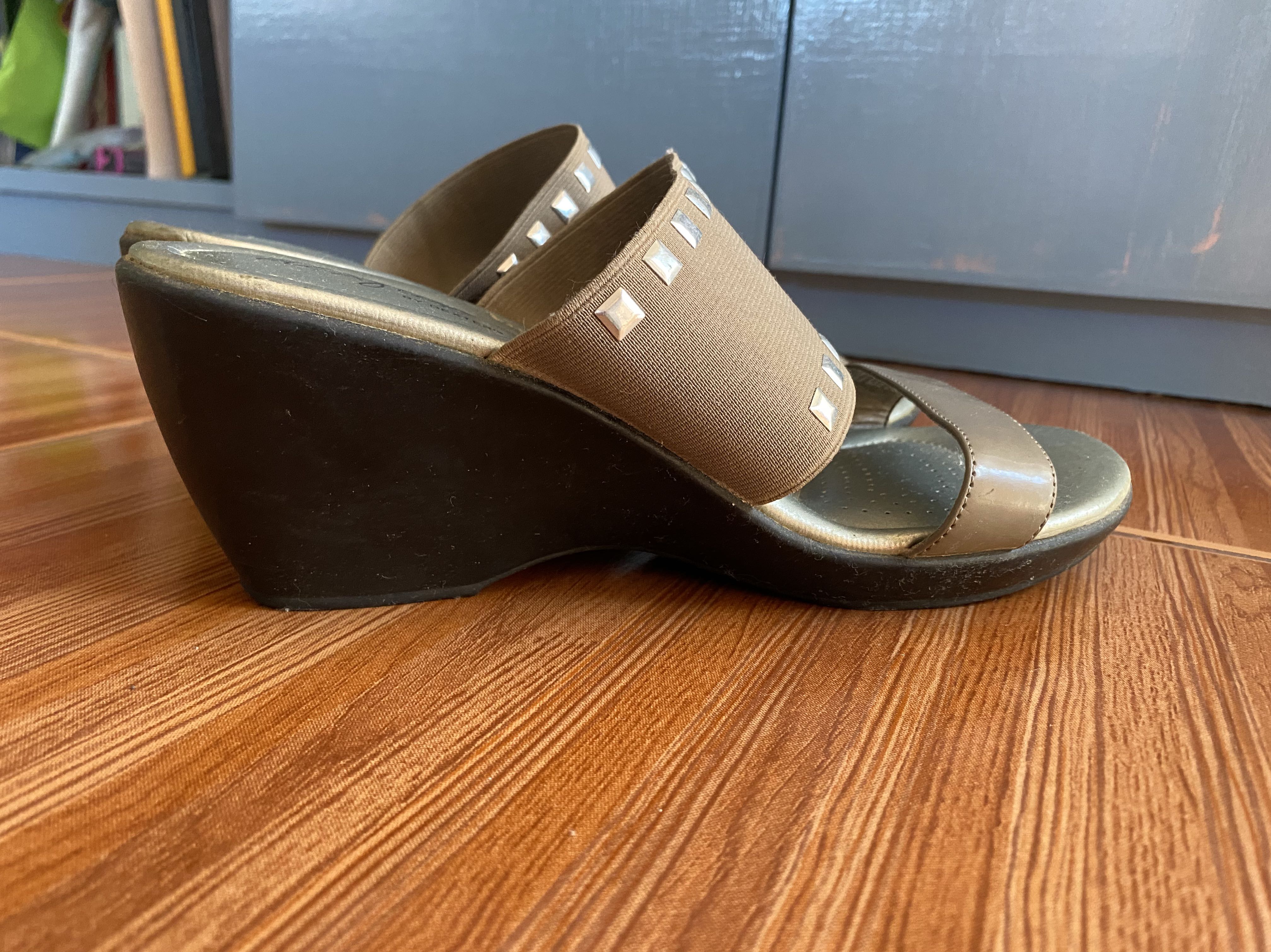 Dexflex Gray Wedge, Women's Fashion, Footwear, Wedges on Carousell