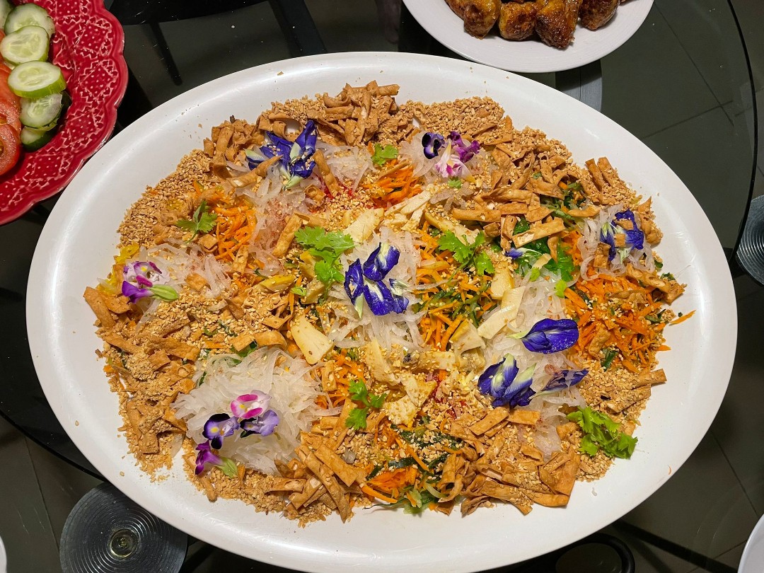 Fresh Edible Flowers for Tossing in Yusheng (Lou Hei)!, Food & Drinks ...