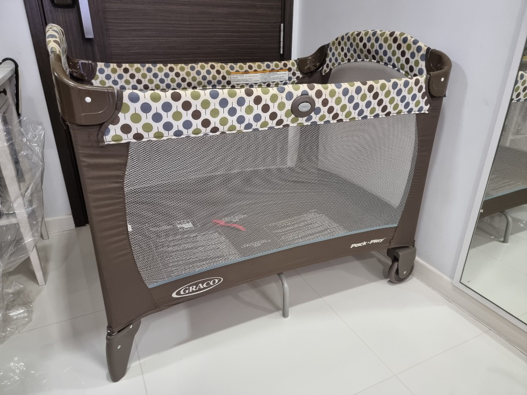 Graco "Pack & Play" Play Pen Cot, Babies & Kids, Baby Nursery & Kids ...