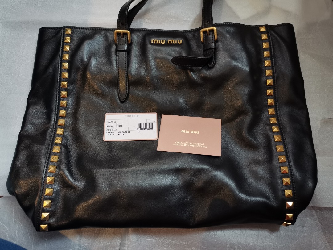 有單 全新miu miu鍋釘袋, 名牌, 手袋及銀包 - Carousell