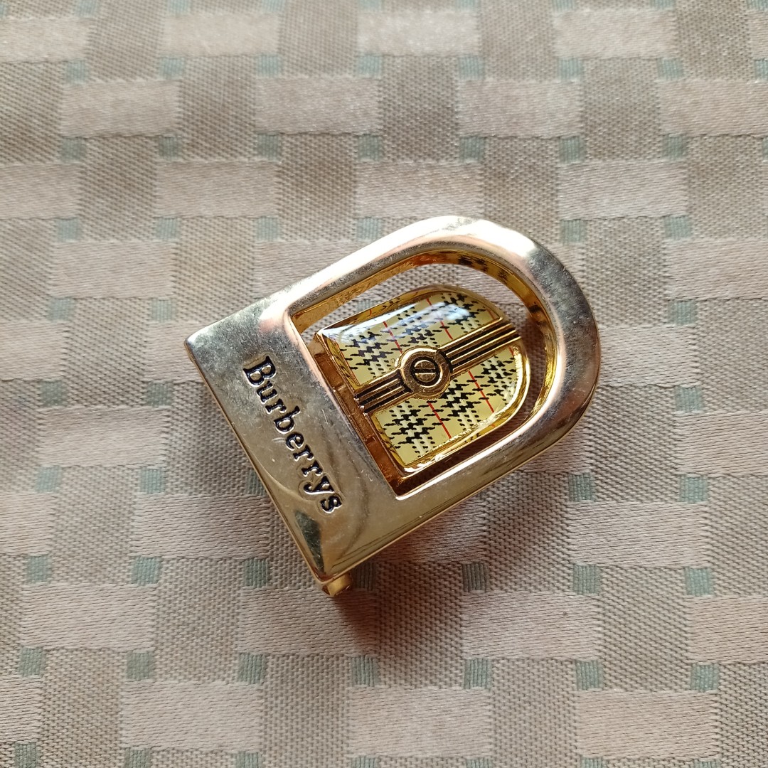 Burberry belt buckle, Luxury, Accessories on Carousell