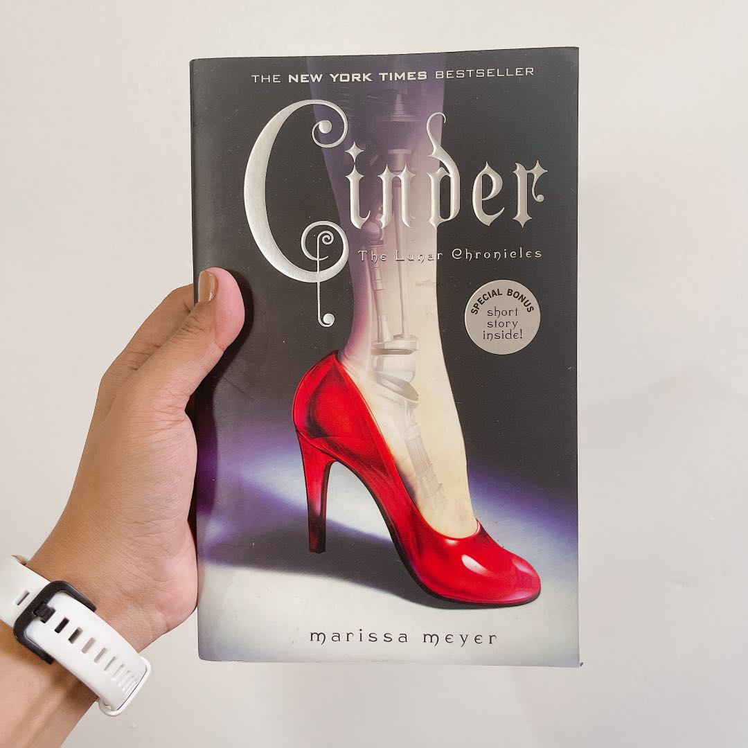 Cinder by Marissa Meyer, Hobbies & Toys, Books & Magazines, Fiction ...