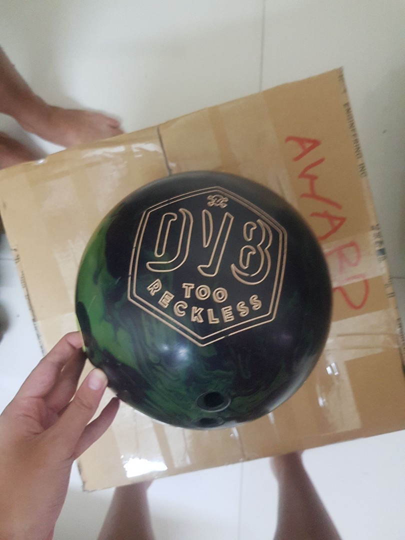 DV8 Bowling Ball, Sports Equipment, Sports & Games, Billiards & Bowling ...