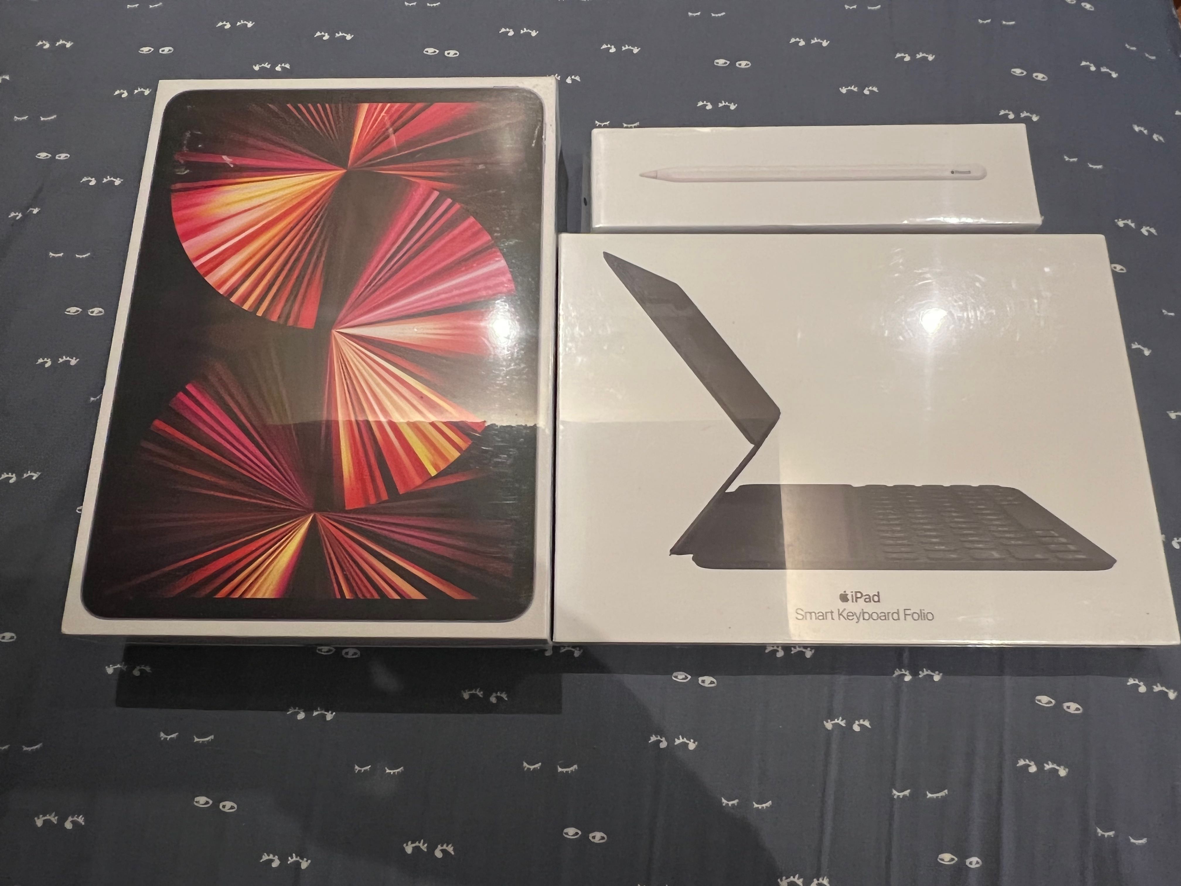 Sealed Ipad Pro 11 M1 128gb Set with apple keyboard and apple pencil ...