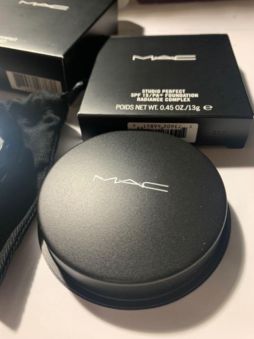 MAC 全新專業絲潤亮澤粉餅(連粉盒) NC20 studio Perfect compact with SPF 15/PA+ ...