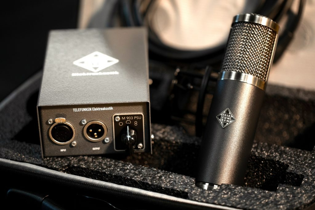 Telefunken Elektroakustik TF-47 Three-Pattern Large Diaphragm Tube Microphone System, Audio ...