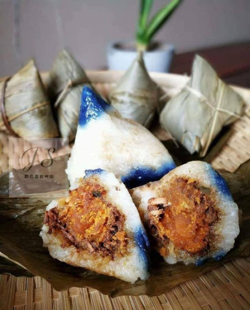 Traditional Nonya Bak Chang 传统娘惹肉粽, Food & Drinks, Local Eats on Carousell