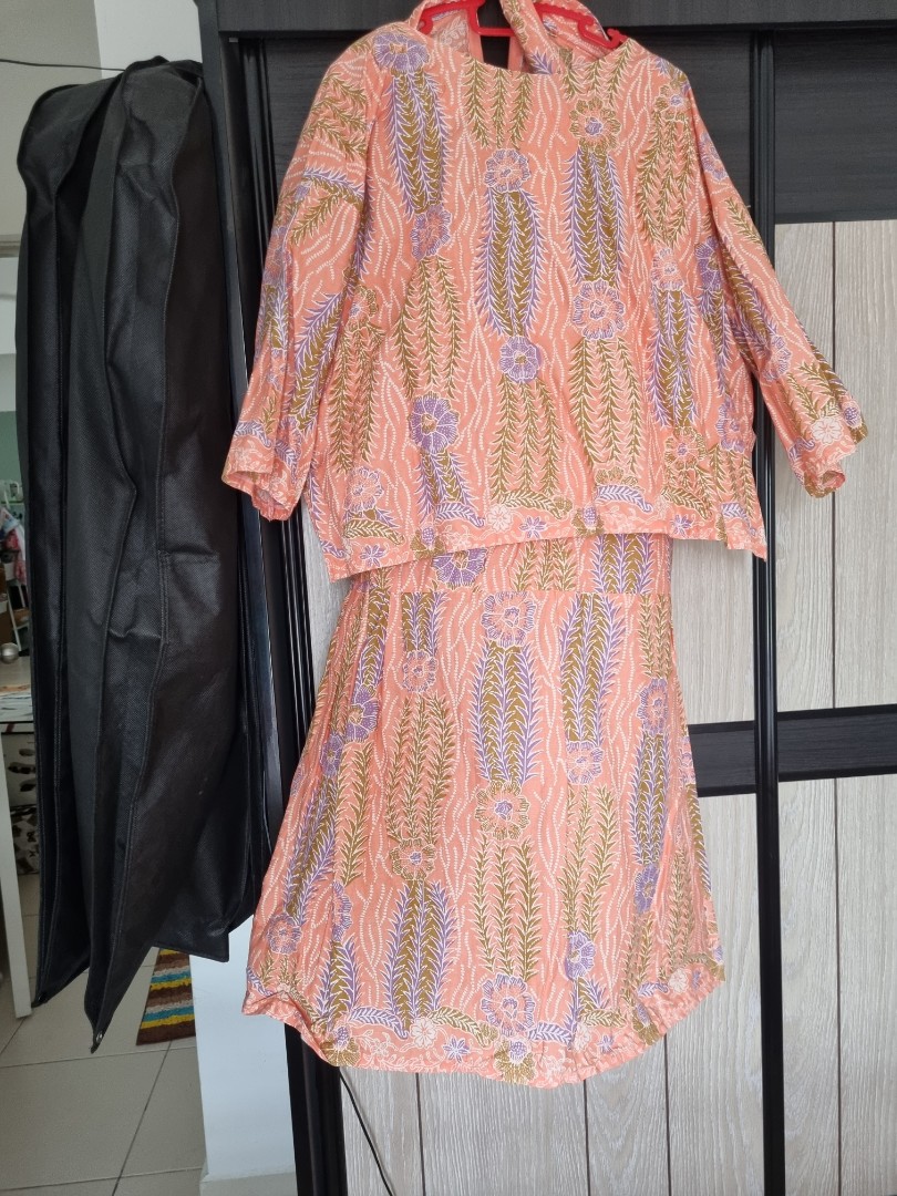 Batik Kurung Kedah, Women's Fashion, Dresses & Sets, Traditional ...