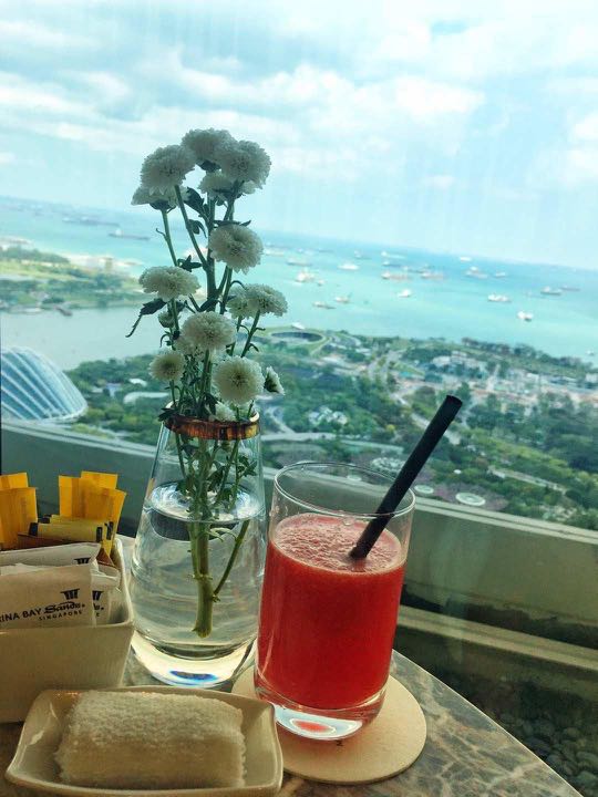 Cocktail dinner high tea breakfast mbs-Marina Bay Sands hotel room club ...