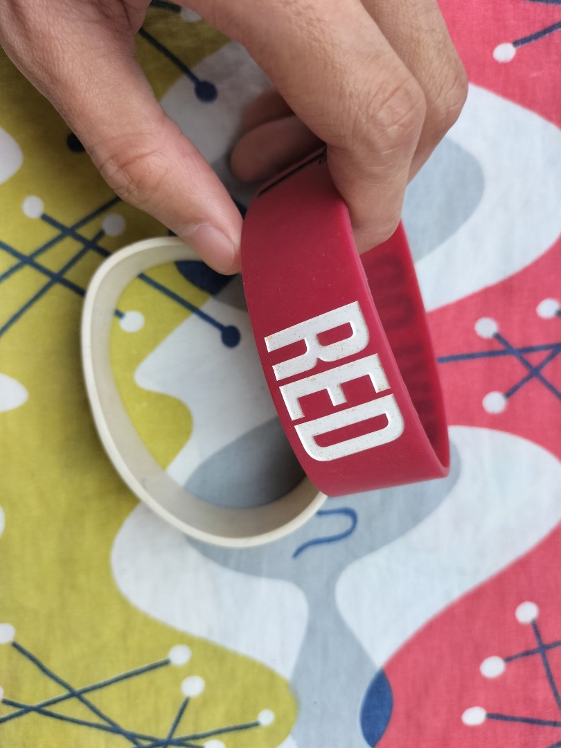 Taylor Swift - Red Official Rubber Bracelet (Red), Women's Fashion ...