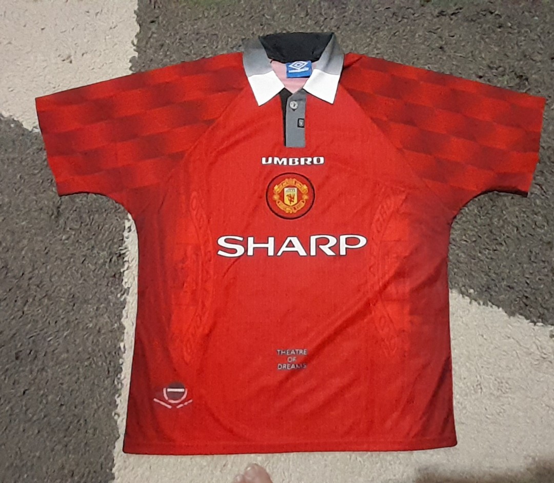 UMBRO SHARP MANCHESTER UNITED FOOTBALL JERSEY (L), Men's Fashion ...