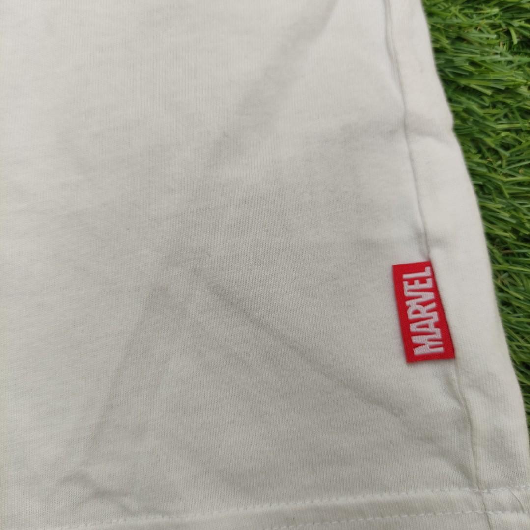 uniqlo x marvel civil war movie, Fesyen Pria, Pakaian , Atasan di Carousell