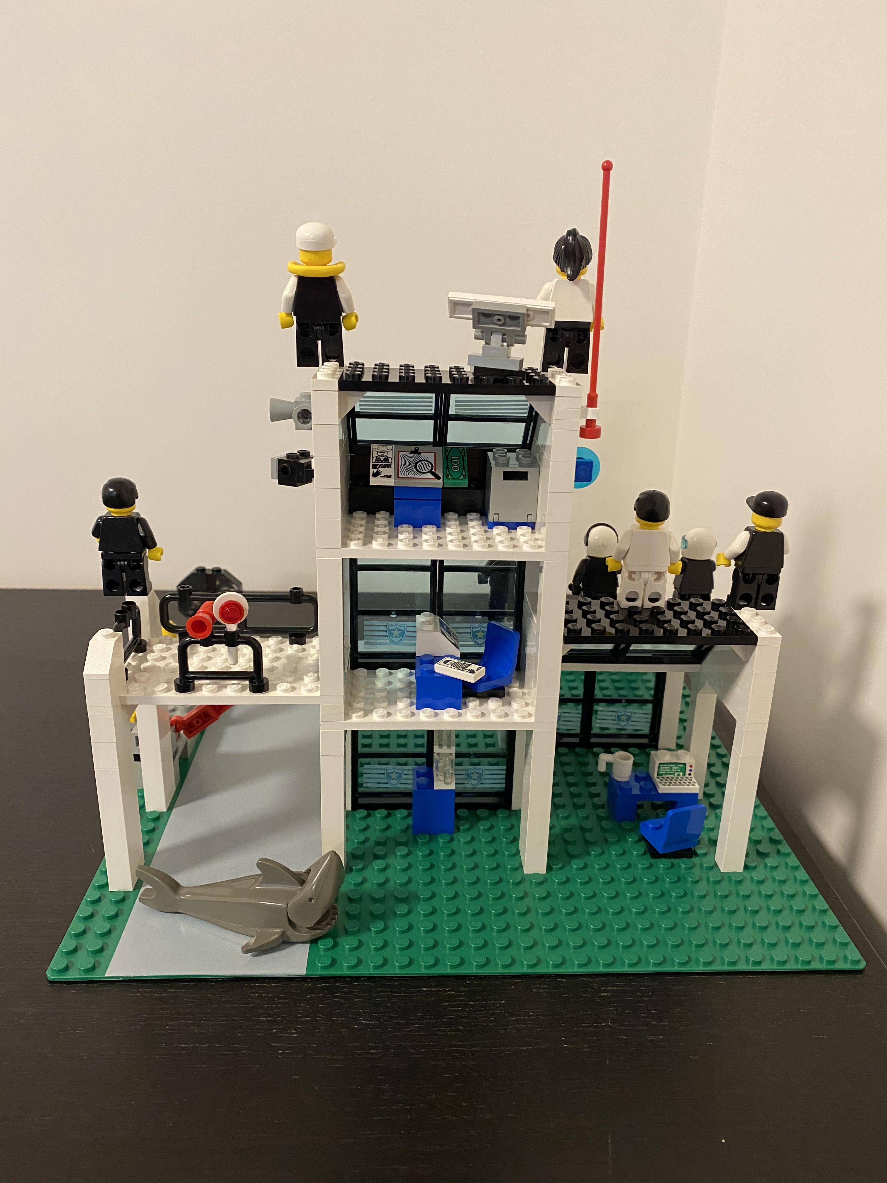 非常新 絕版 lego 6598 海陸空 警察局 監獄 Metro PD Station, 興趣及遊戲, 玩具 & 遊戲類 - Carousell