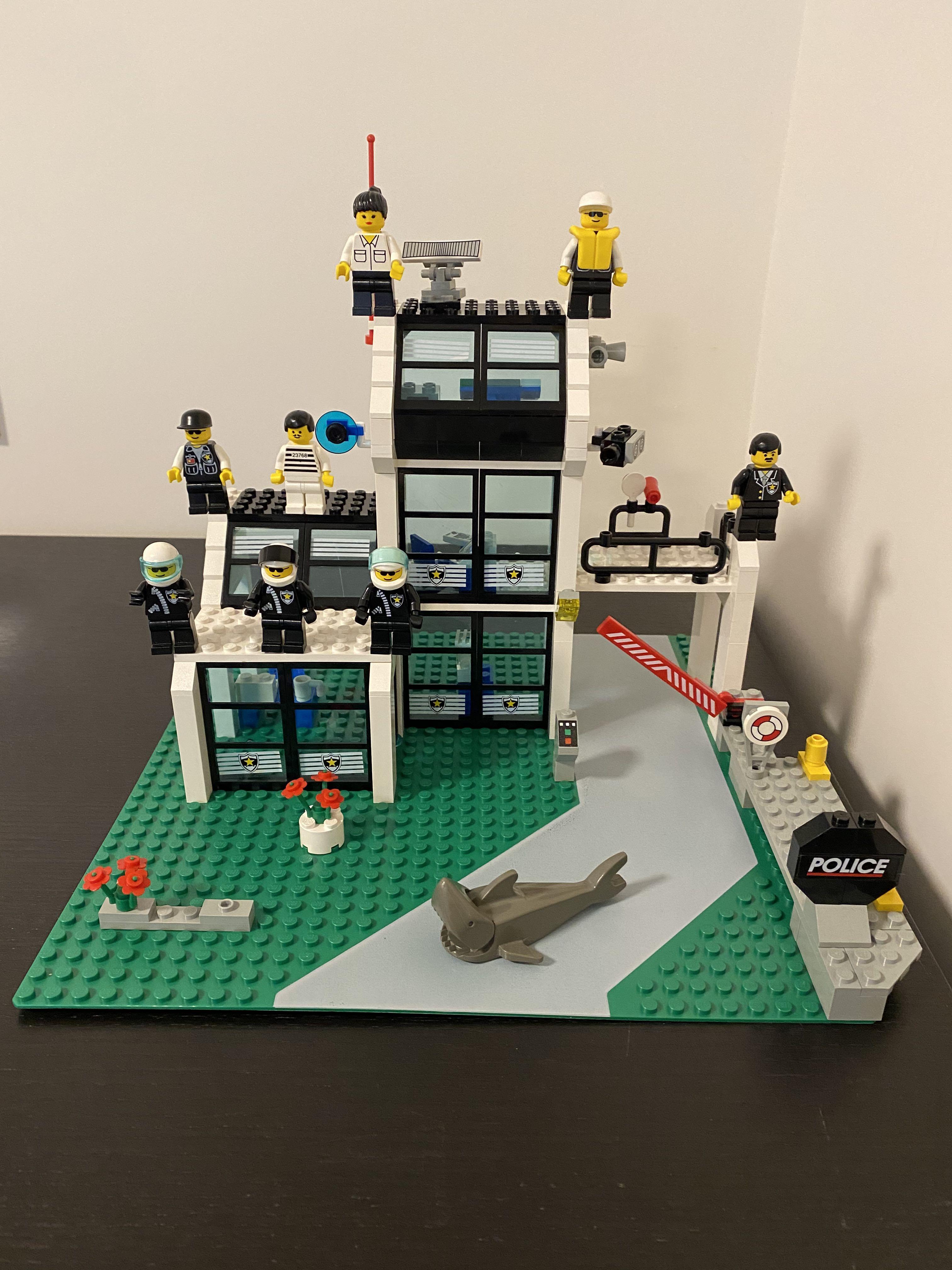 非常新 絕版 lego 6598 海陸空 警察局 監獄 Metro PD Station, 興趣及遊戲, 玩具 & 遊戲類 - Carousell