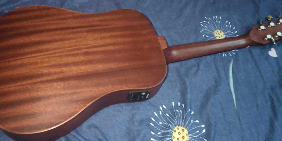 Acoustic guitar with electronic plug, Hobbies & Toys, Music & Media ...