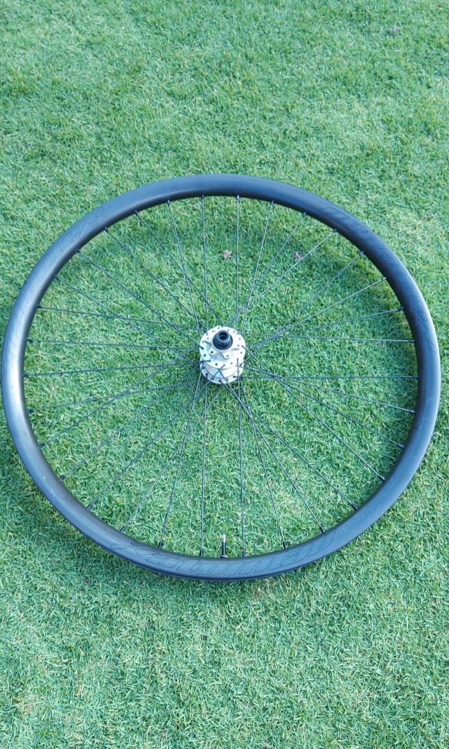 Carbon 29 Atomlab CFR rims and Atomlab 102 / HOPE Pro4 hubs wheelset ...